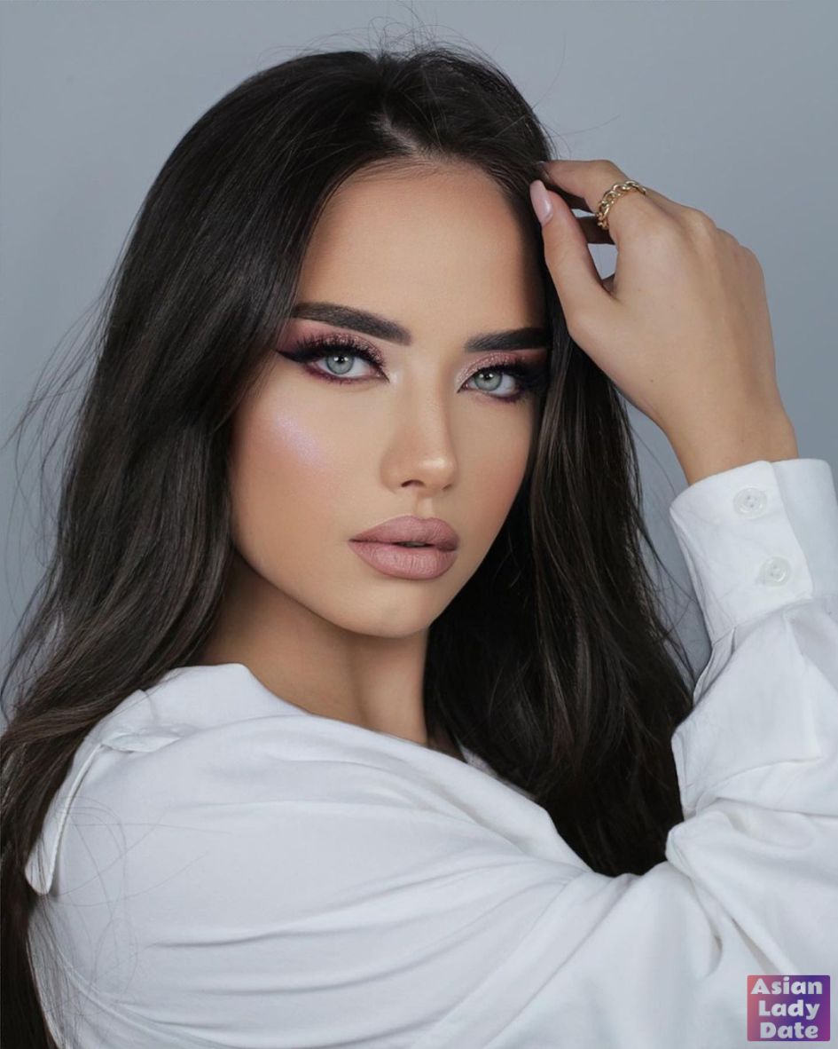 Complete Guide on Dating Mysterious Iranian Women