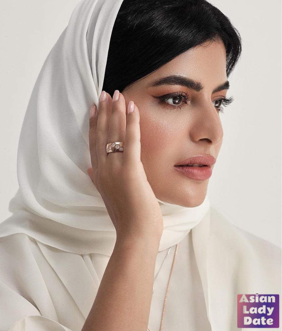 A Comprehensive Guide to Romance with Emirati Women