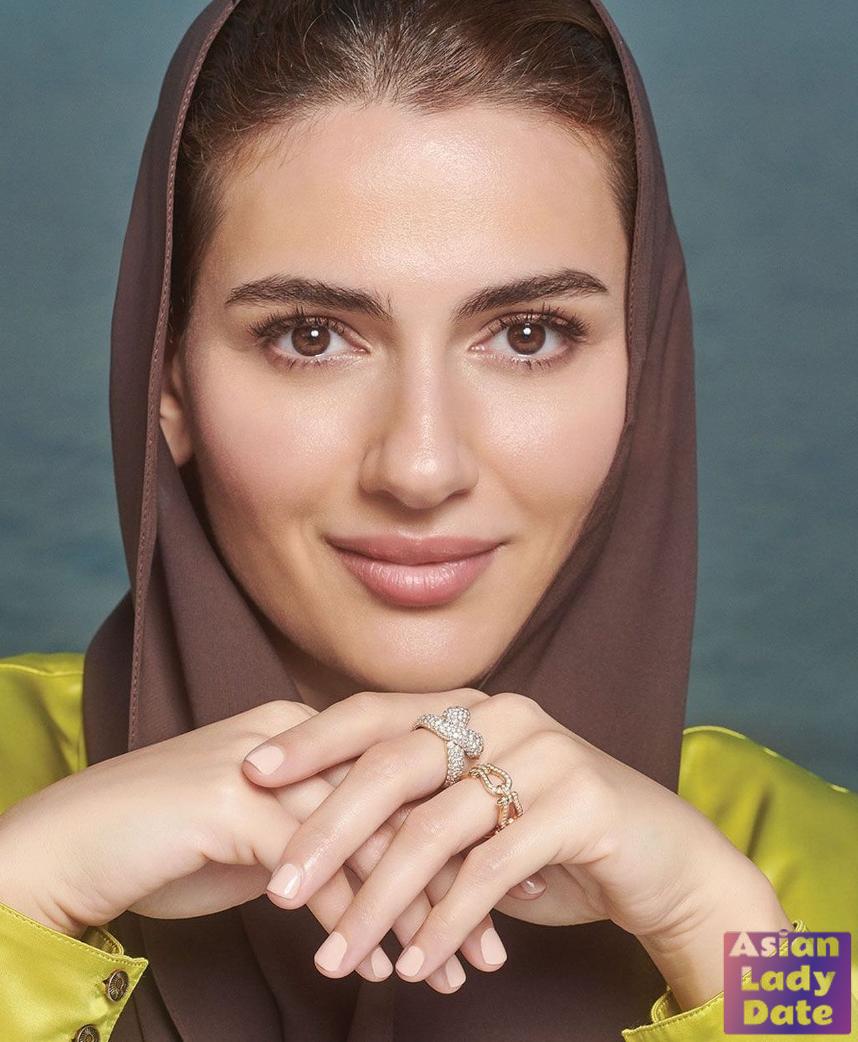 A Comprehensive Guide to Romance with Emirati Women