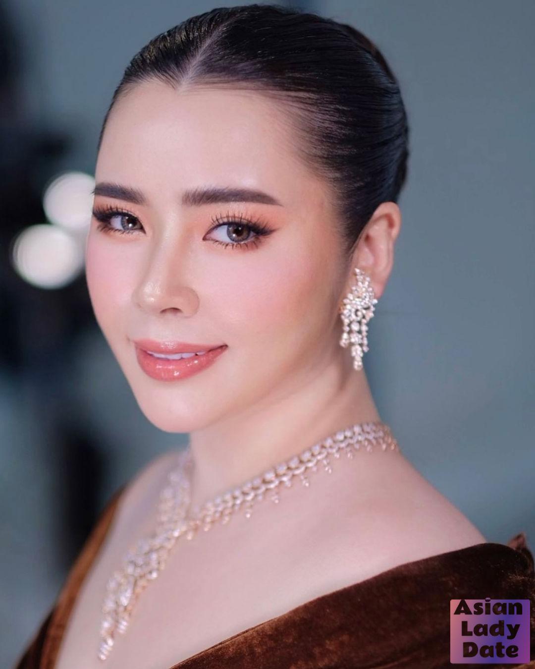 Charming Laotian Women: Discovering Love in Laos