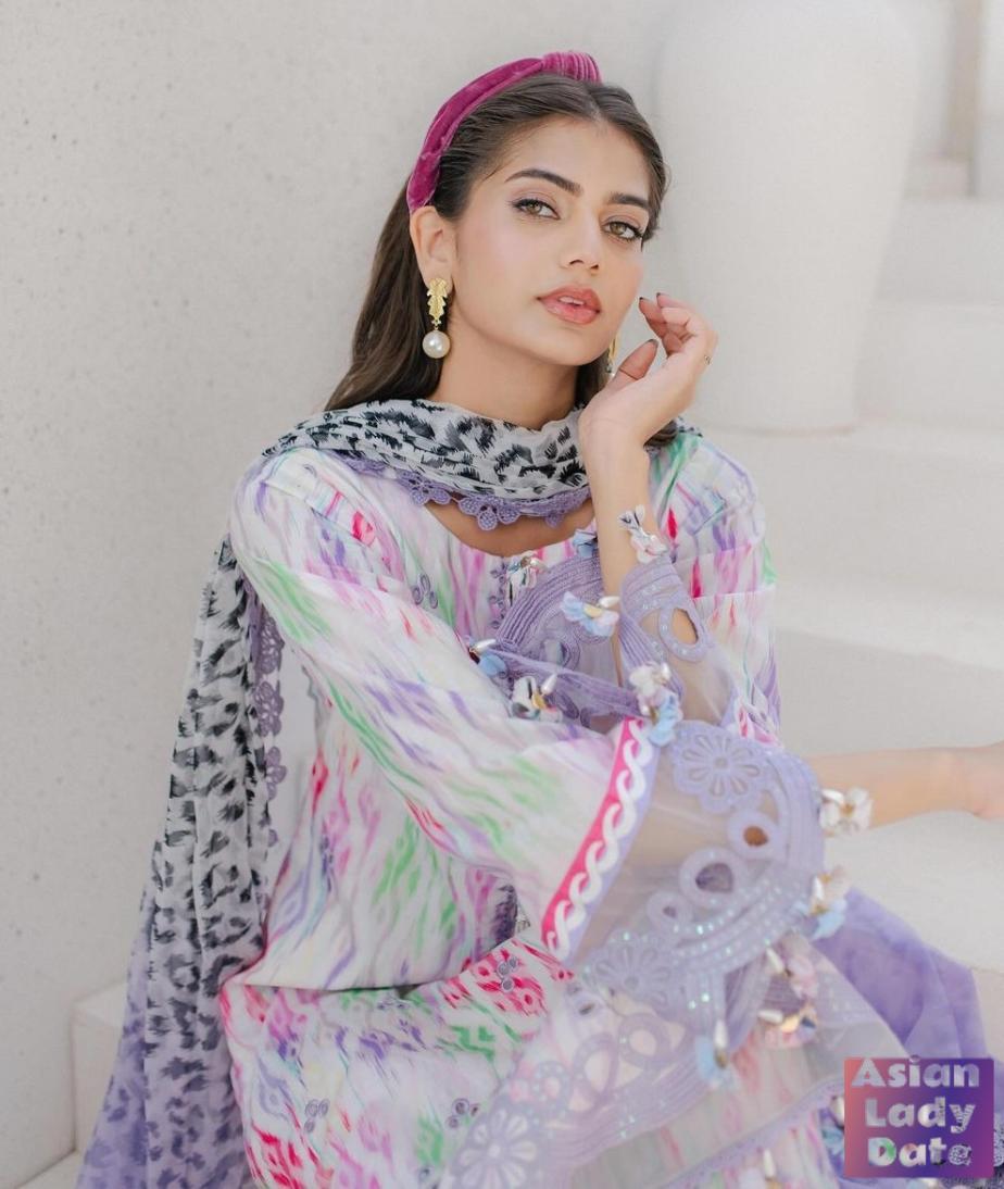 The Elegance of Pakistani Women: Popularity Unraveled