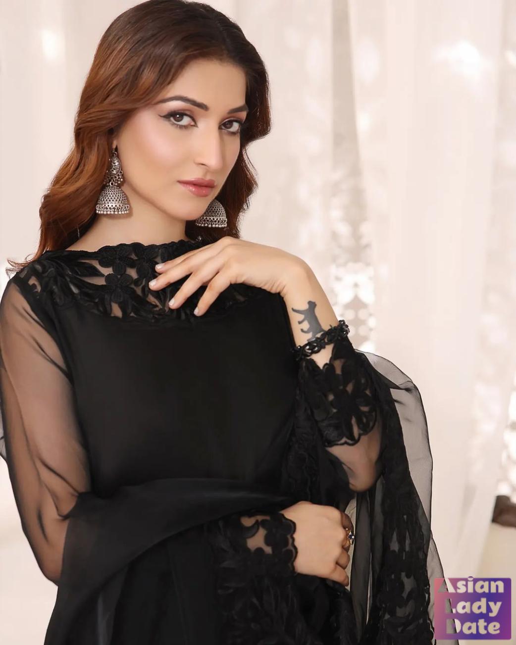 The Elegance of Pakistani Women: Popularity Unraveled