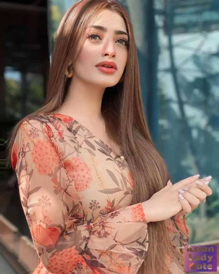 The Elegance of Pakistani Women: Popularity Unraveled