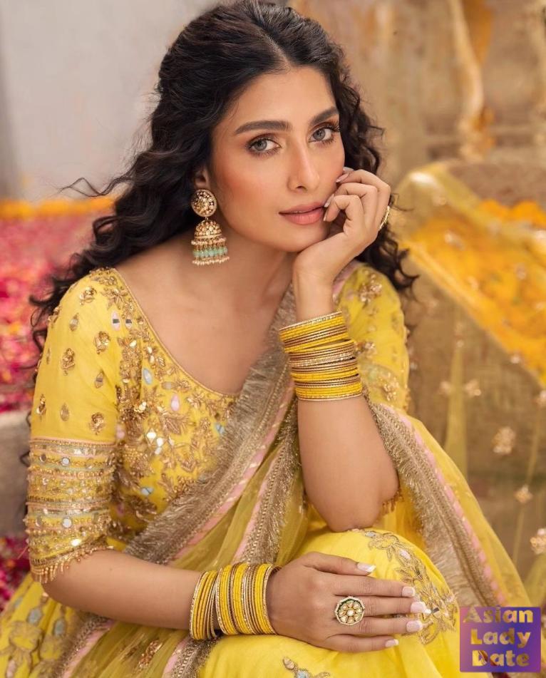 The Elegance of Pakistani Women: Popularity Unraveled