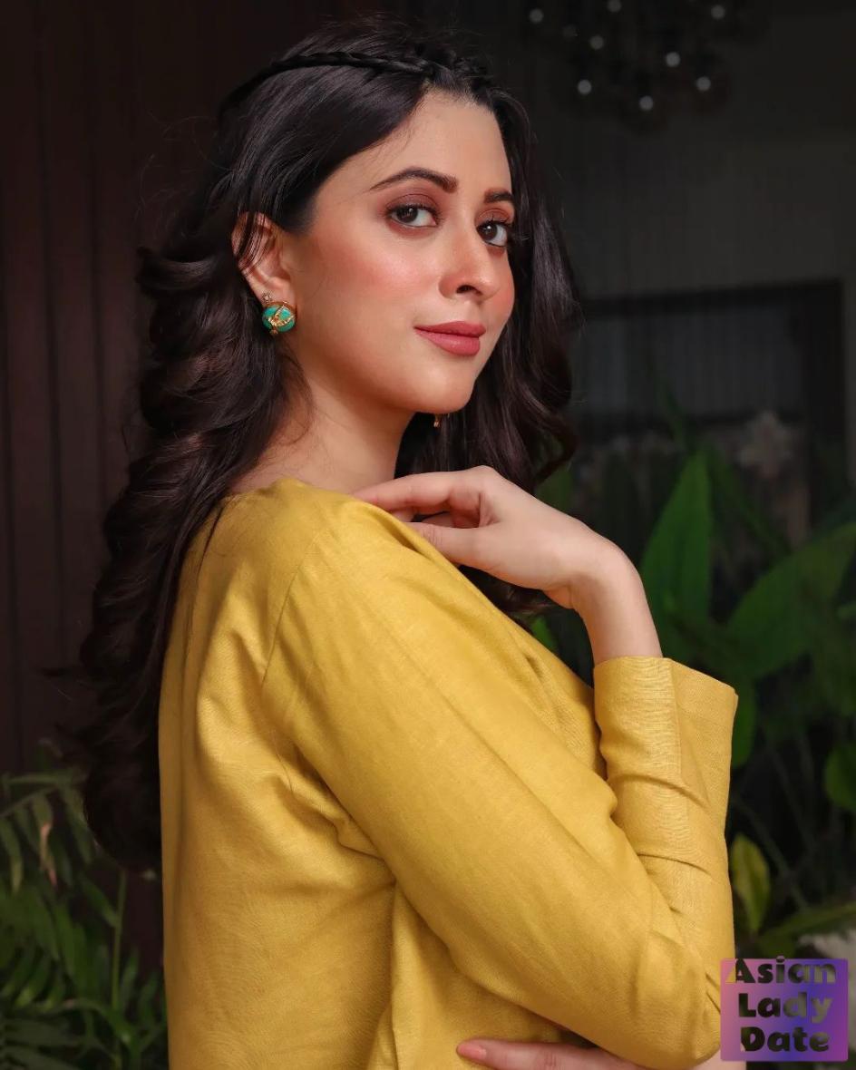 The Elegance of Pakistani Women: Popularity Unraveled