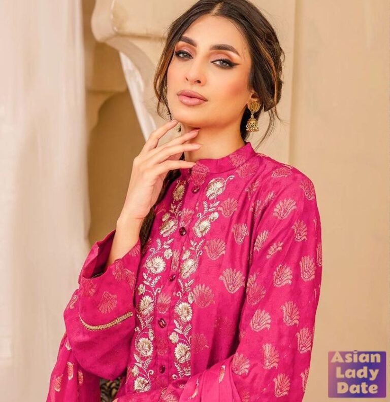 The Elegance of Pakistani Women: Popularity Unraveled